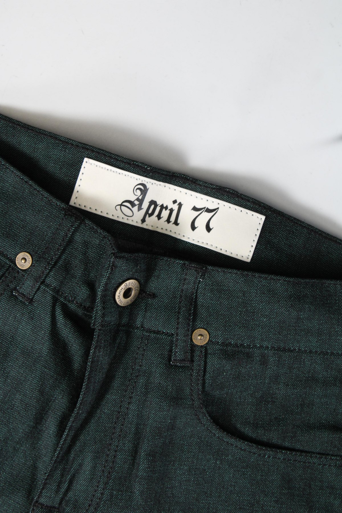 Γυναικείο παντελόνι April 77 - αγοράστε σε τιμή που συμφέρει στο Remix - #121034747